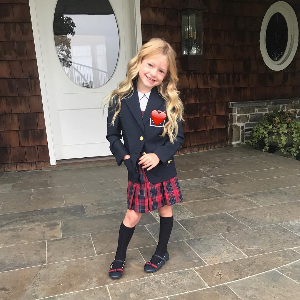 Jessica Simpson dolls up daughter for school picture day - Reality TV World