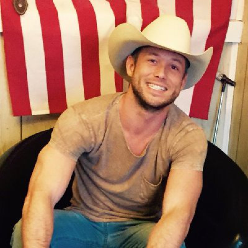 Lee Garrett -- 11 things to know about Rachel Lindsay's 'The ...