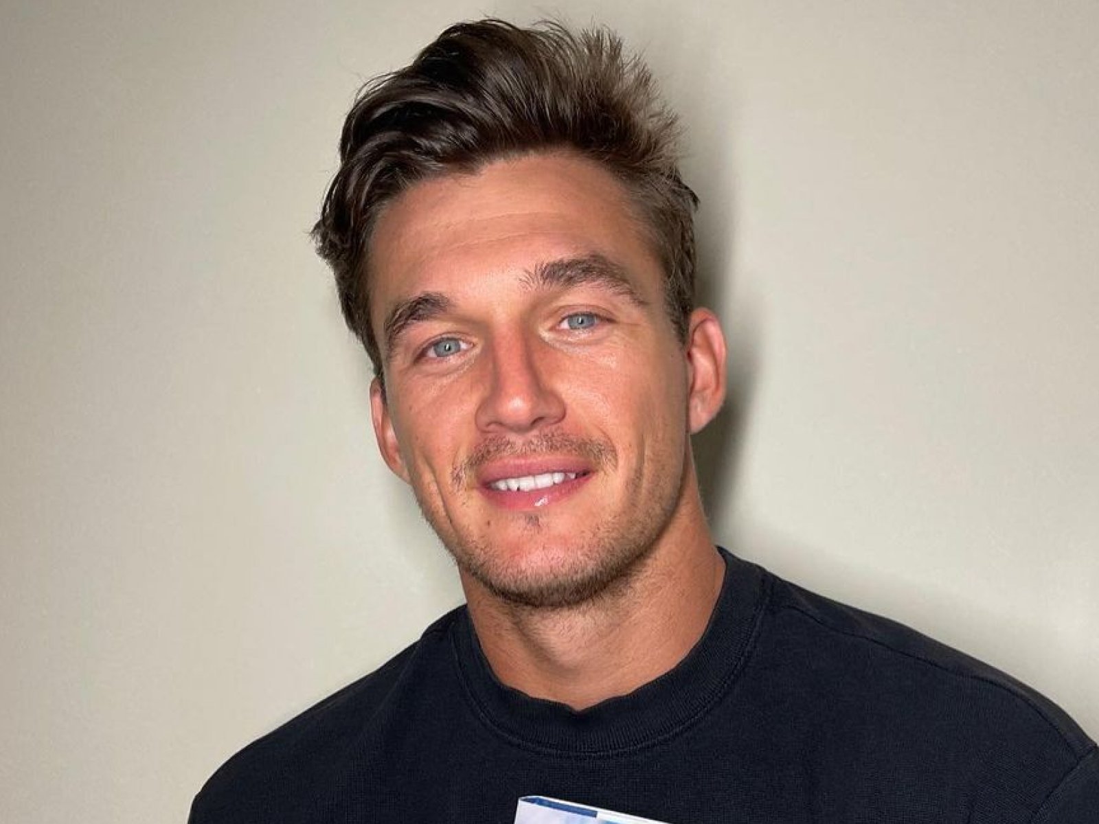 'The Bachelorette' alum Tyler Cameron reveals he's "very in love" with ...