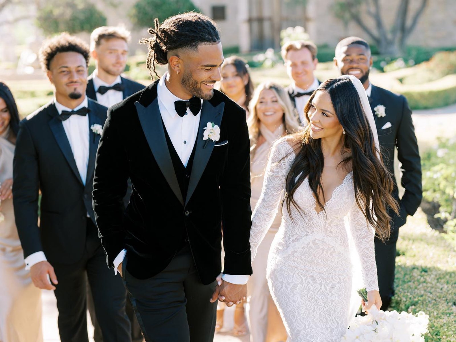 'The Bachelor' alum Sydney Hightower marries NFL player Fred Warner in ...
